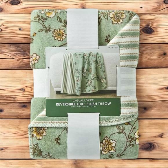 Casual Living | Bedding | Casual Living Reversible Plush Throw Blanket ...